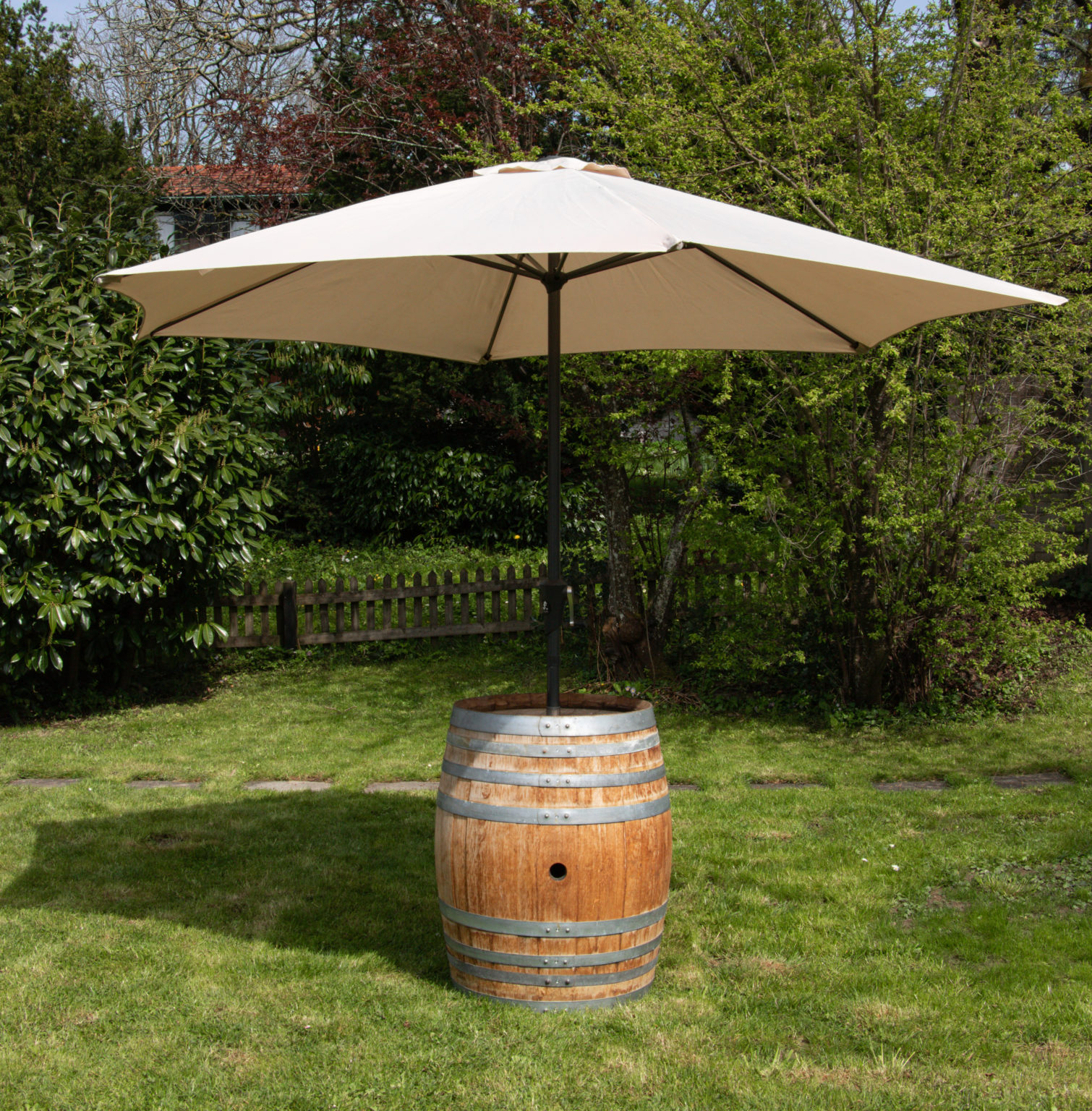 Helena · Weinfass mit Schirmhalterung Gartenmöbel • Fasswerk Hämmerle